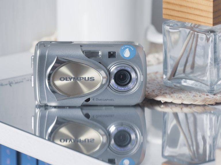 Back to Y2K！CCD相機風潮來襲，5款你不可不知道的OLYMPUS 經典CCD相機！ - OM System TW
